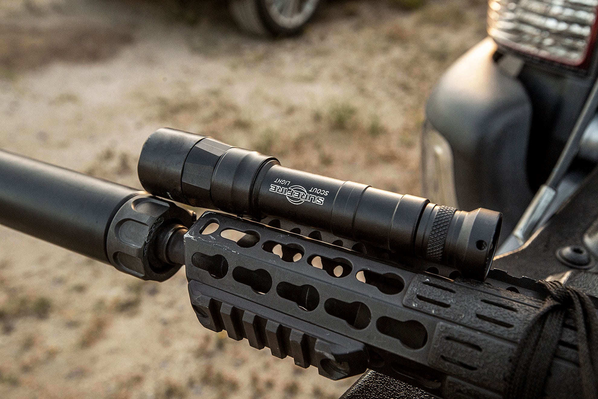 Surefire Dual Fuel Scout Light pro - Black - 700 Lumen - Kurt ...